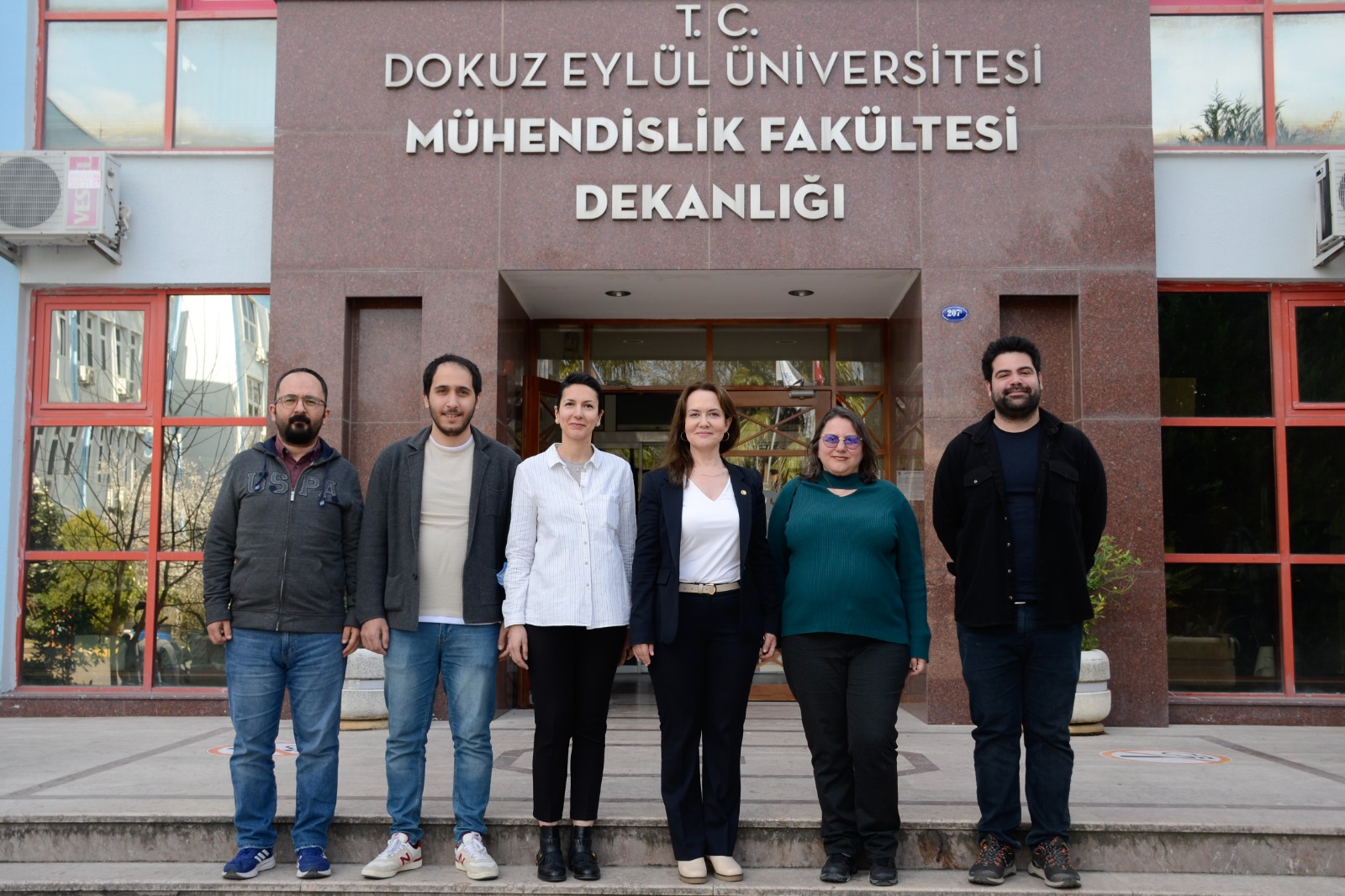 DEÜ'den doğa temelli inovasyon: Mikroalglerle temiz hava devrimi ...